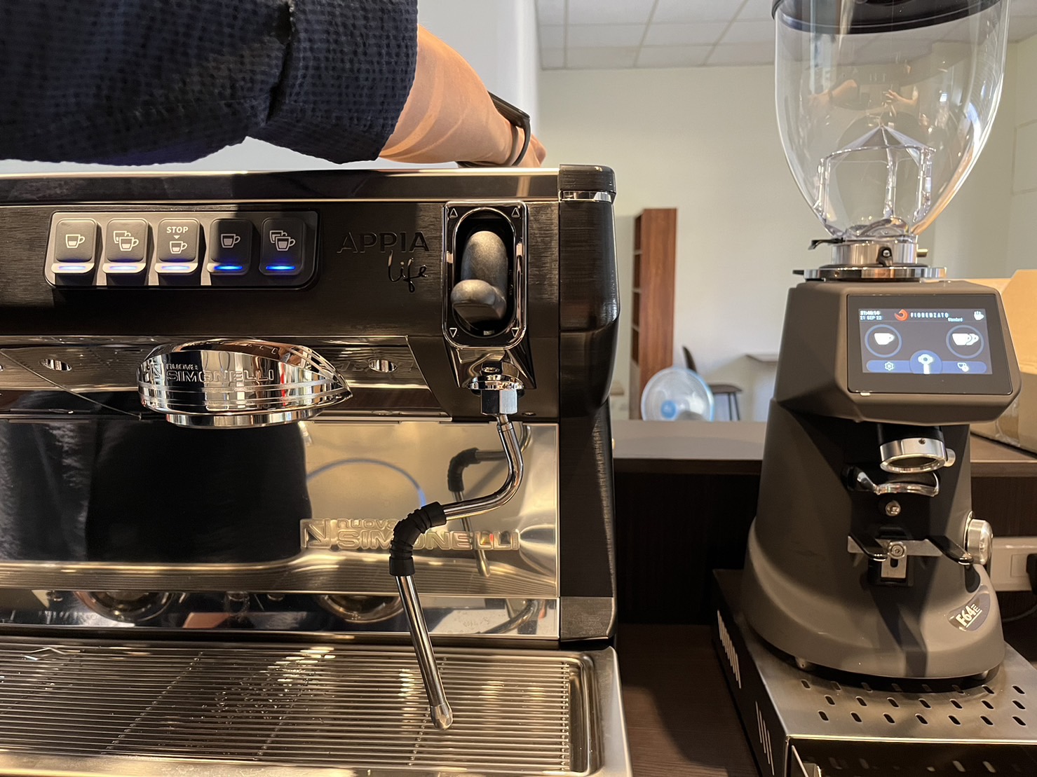 Nuova Simonelli Appia Life(雙孔) | 啡事咖啡-租咖啡機、買賣、維修、課程教學和咖啡豆販售